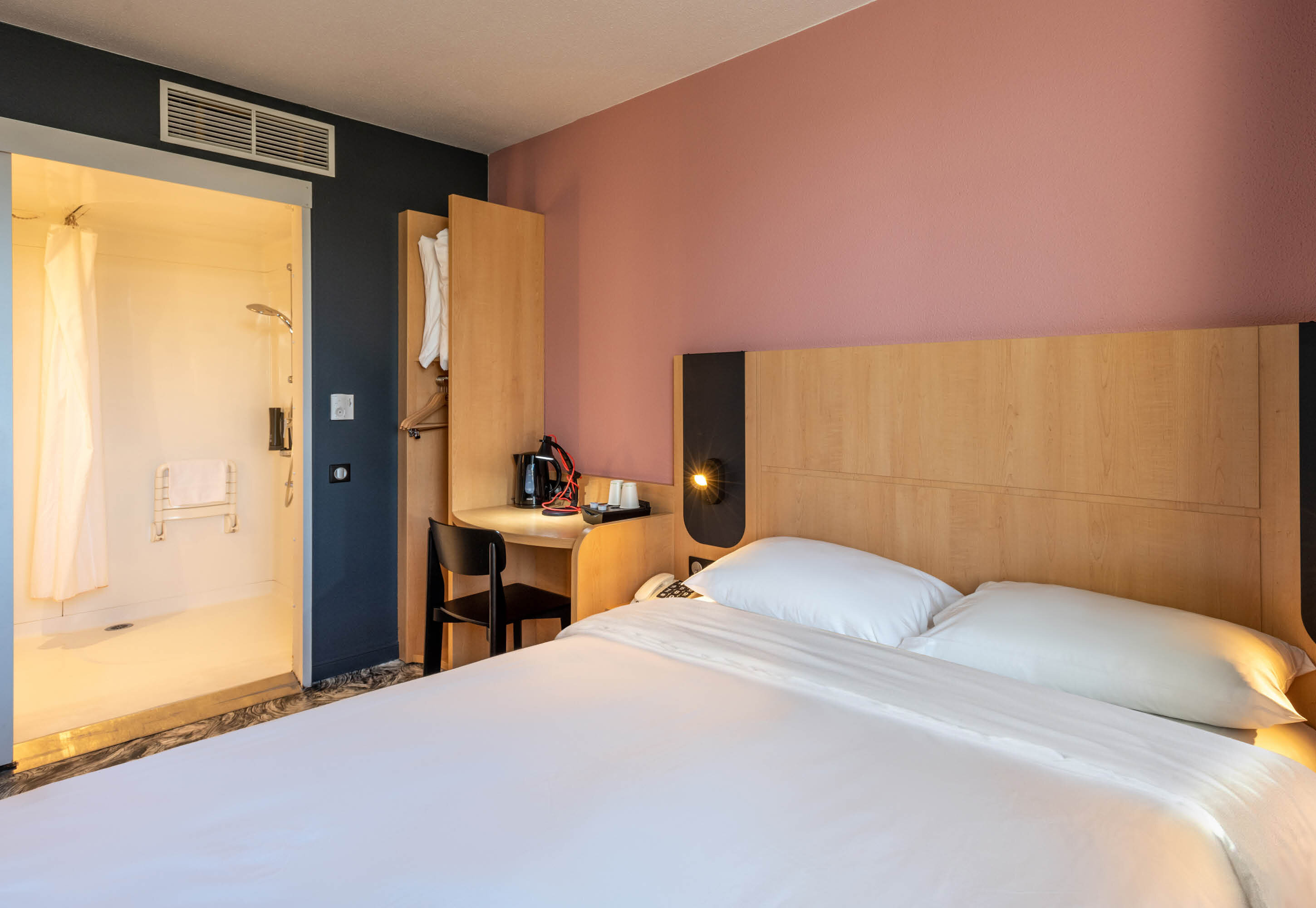 B&B HOTELS in Calais: 3-star hotel with restaurant and parking