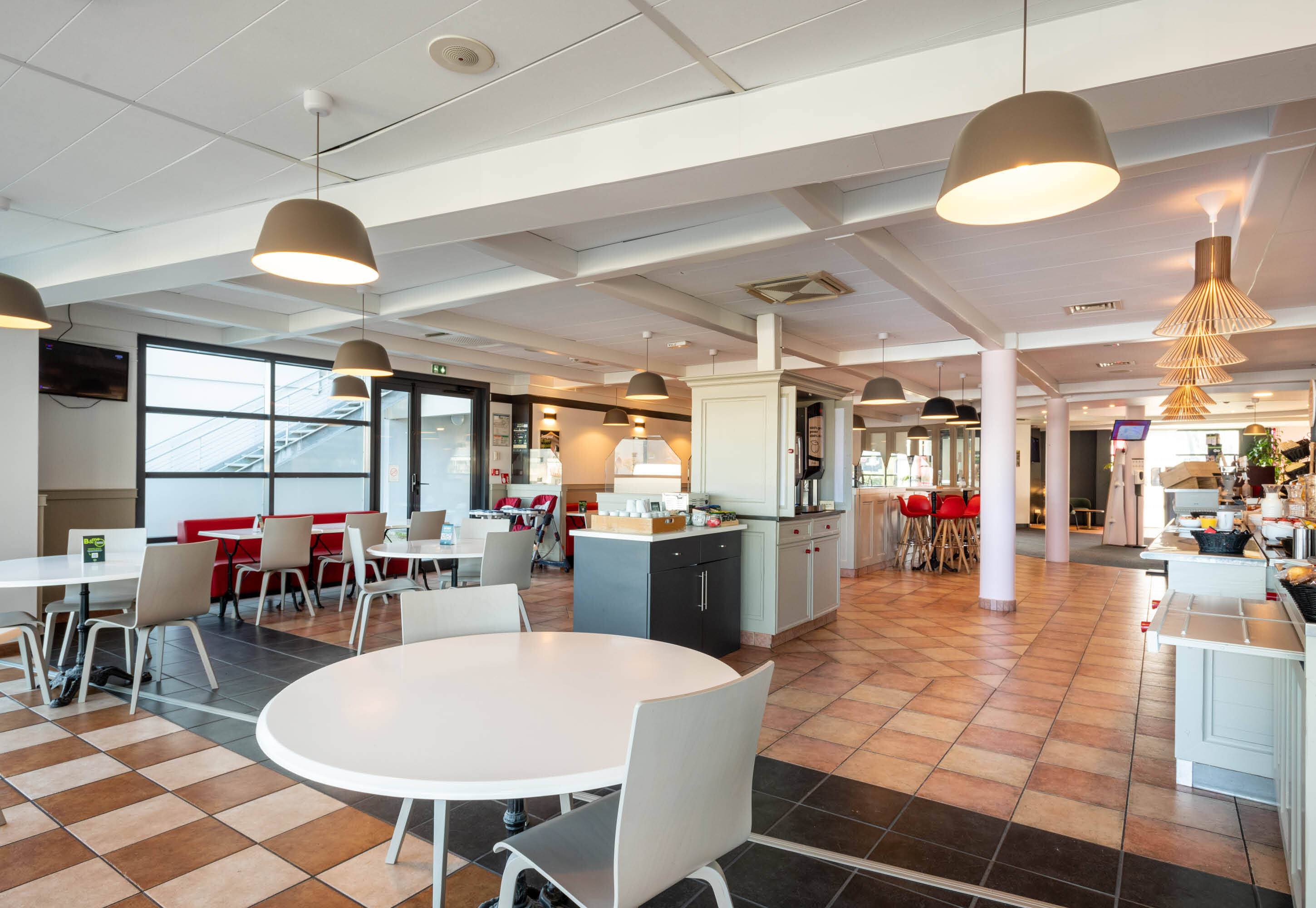 B&B HOTELS in Calais: 3-star hotel with restaurant and parking