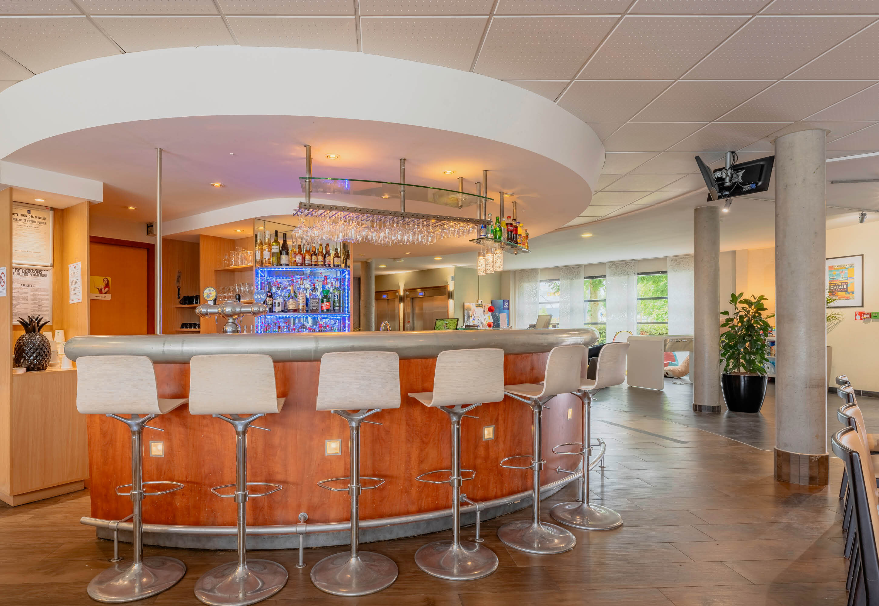 B&B HOTELS in Calais: 4-star hotel with restaurant and parking