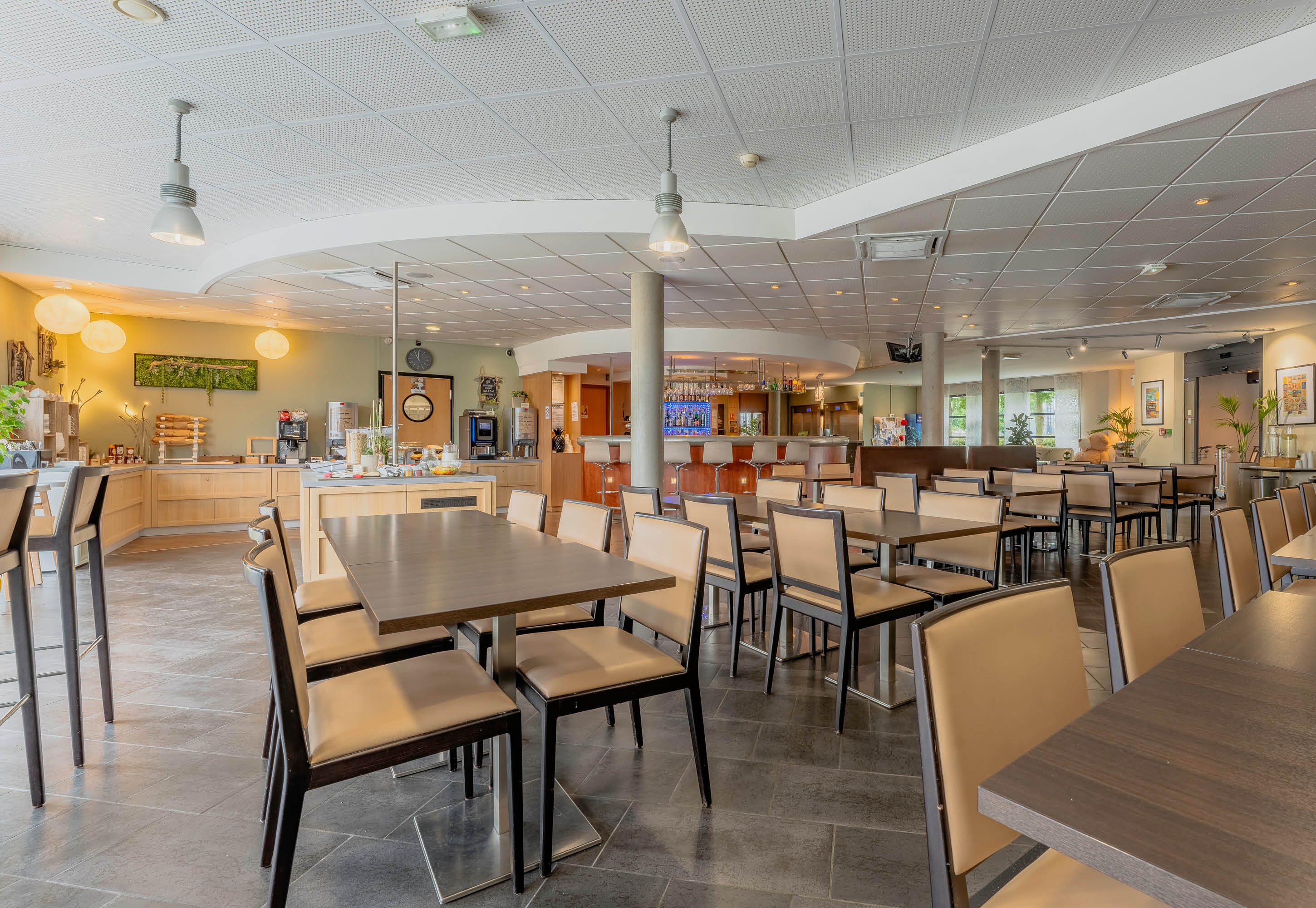 B&B HOTELS in Calais: 4-star hotel with restaurant and parking