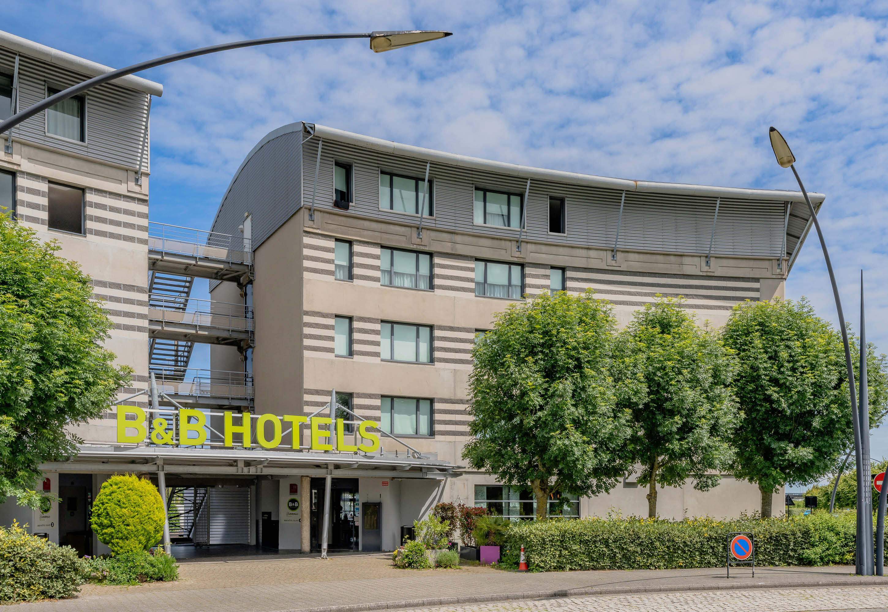 B&B HOTELS in Calais: 4-star hotel with restaurant and parking