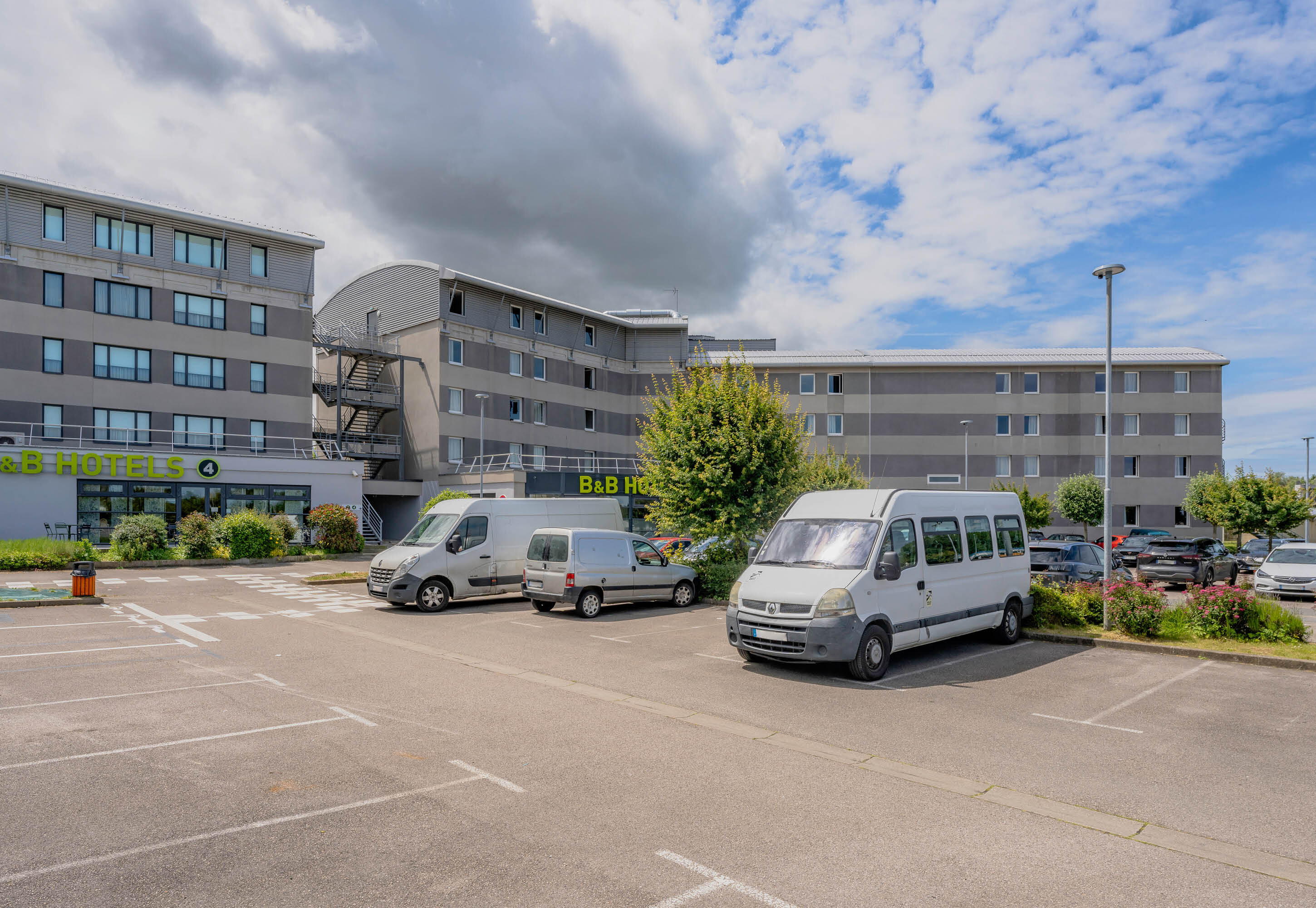 B&B HOTELS in Calais: 4-star hotel with restaurant and parking