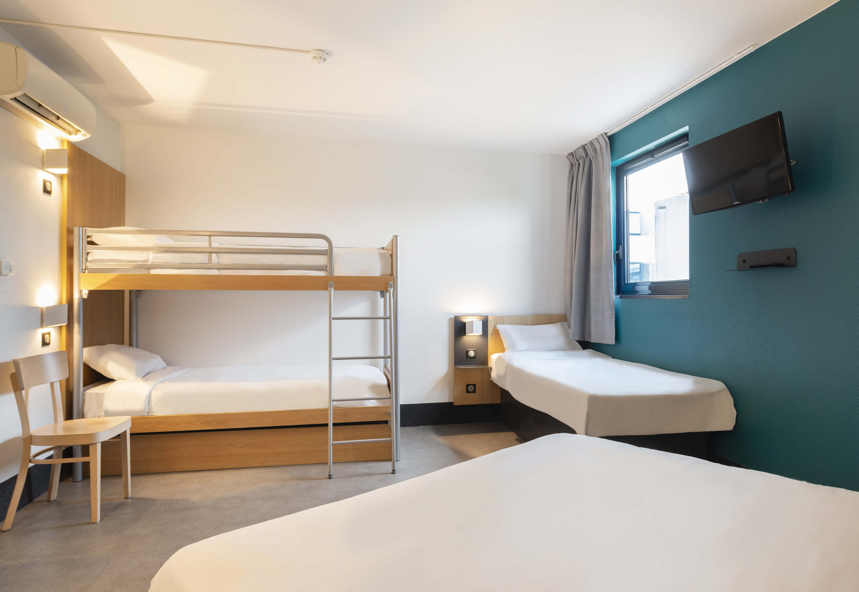 B&B HOTEL à Cholet, dans le centre, proche du Puy du Fou