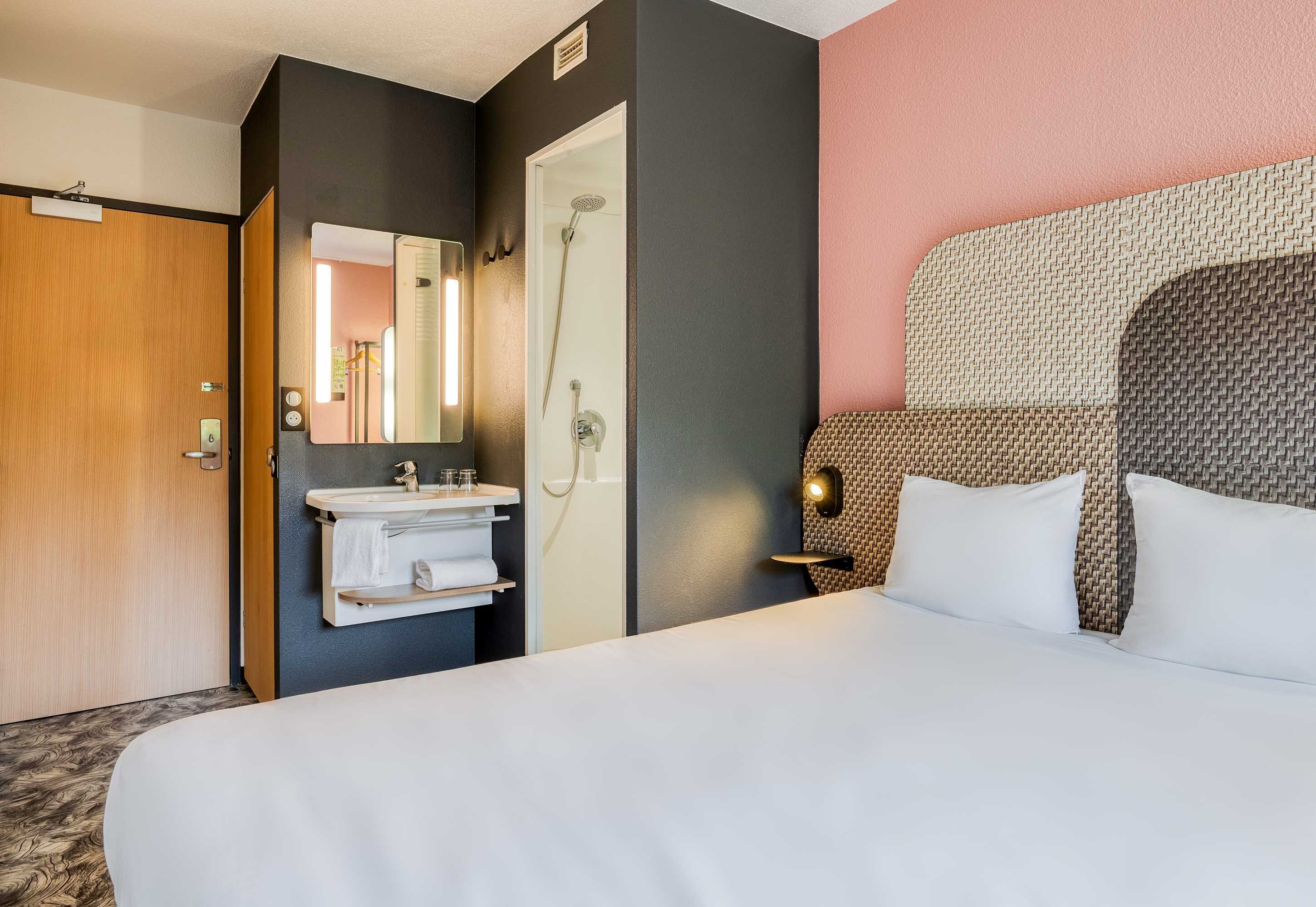 B&B HOTELS in Liege: a hotel near the city center and the airport. B&B ...