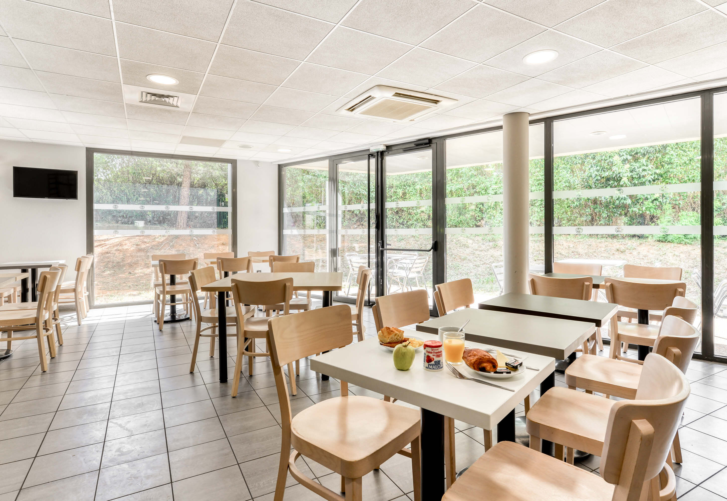 B&B HOTEL Montpellier Centre Le Millénaire ville proche du Parc Le ...