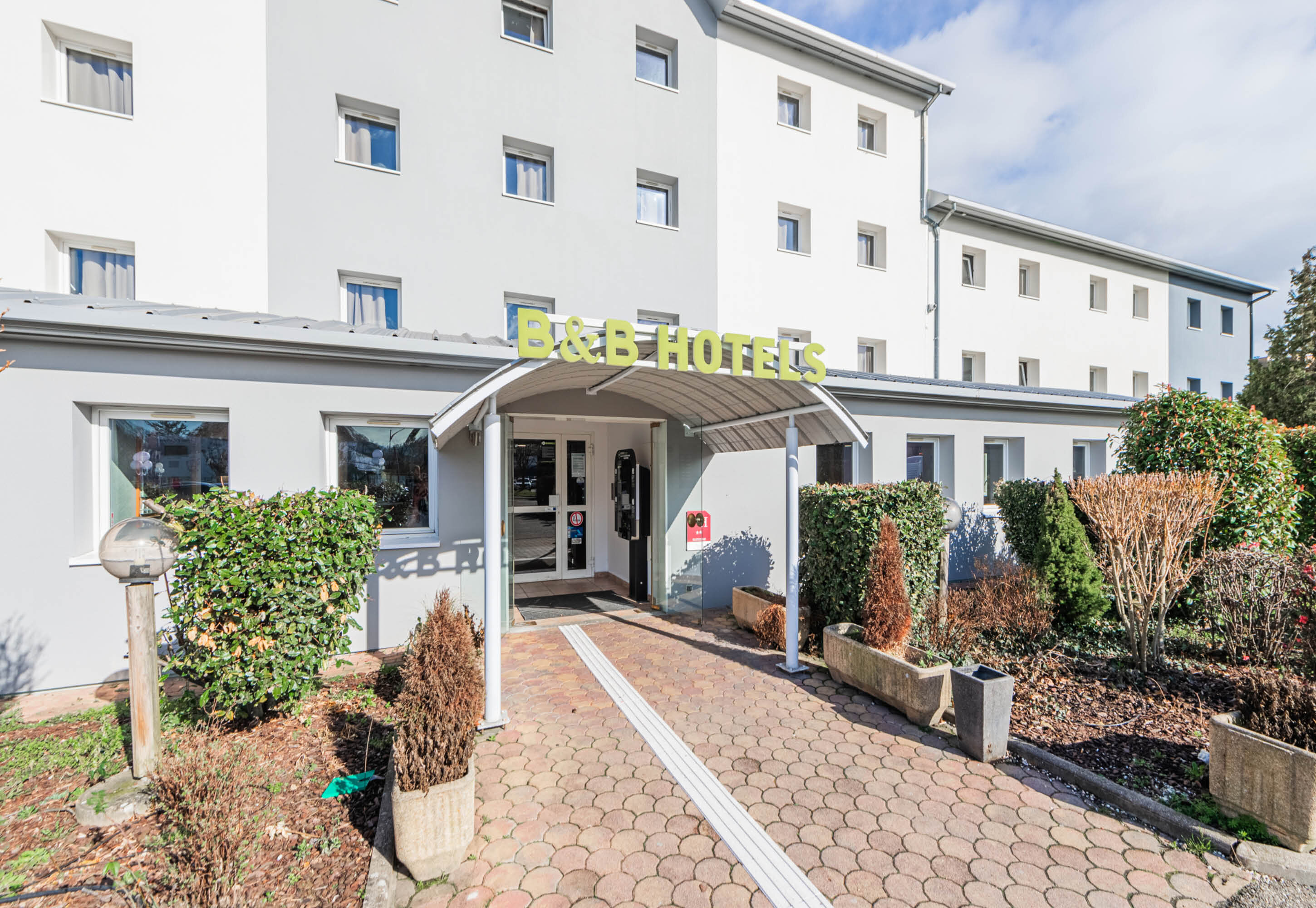 Your hotel room in Mundolsheim, north of Strasbourg, with B&B HOTEL ...